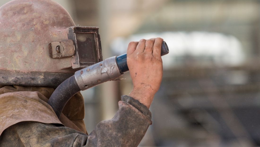 How to Operate a Sandblaster Safely (Step-by-Step Guide)